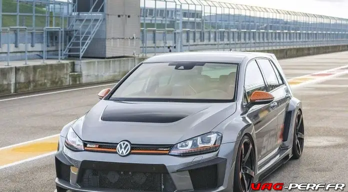 Oettinger présente son interprétation de la Golf 7R avec cette Golf ...