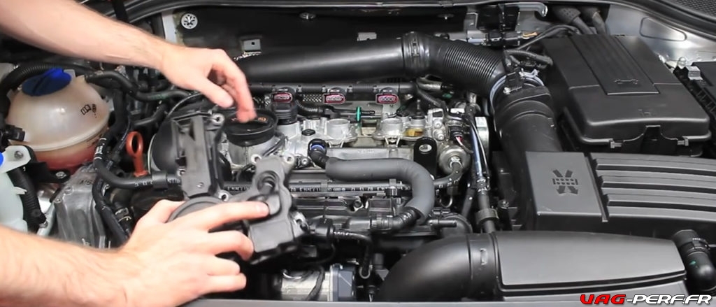 Le PCV Valve du moteur 2.0 TSI EA888 GEN1 et GEN2 06H103495E - Vag-Perf